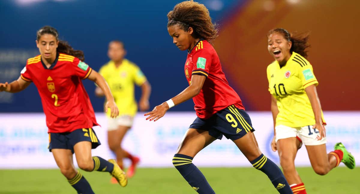 Vicky López: "Me fijo mucho en Alexia Putellas y Claudia Pina" | Relevo