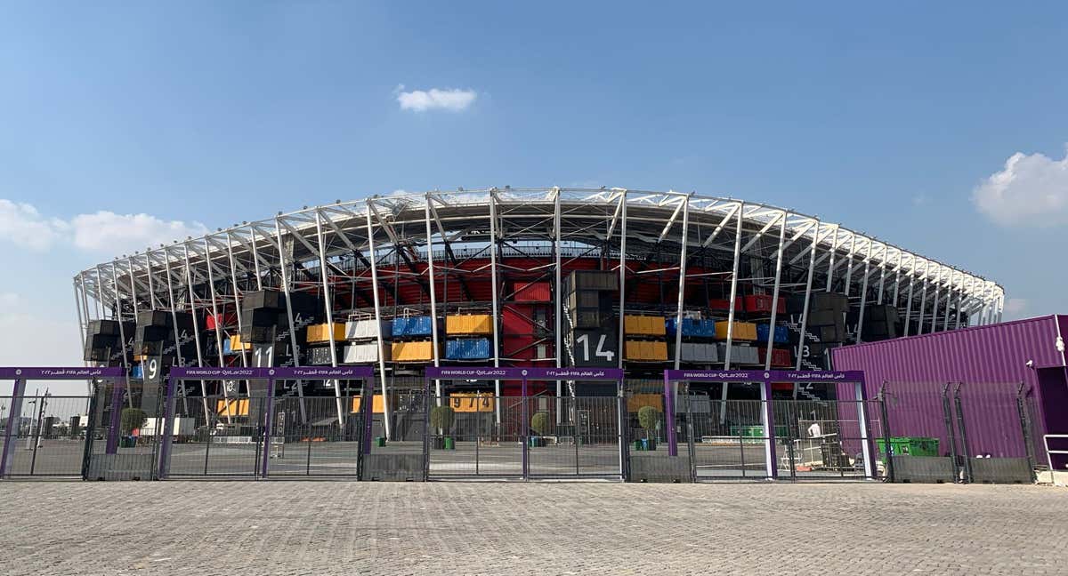 El desmontable estadio 974 sigue intacto y su futuro es una incógnita ...