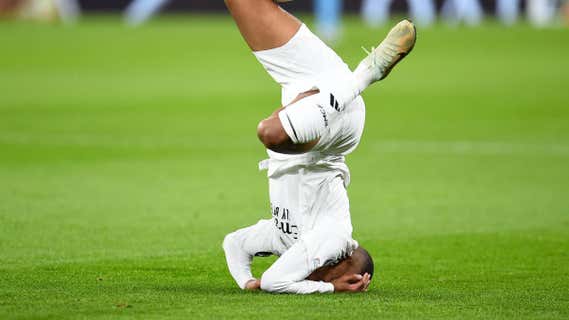 El autor de la foto viral de Kylian Mbappé en Anfield y su salto a la ...